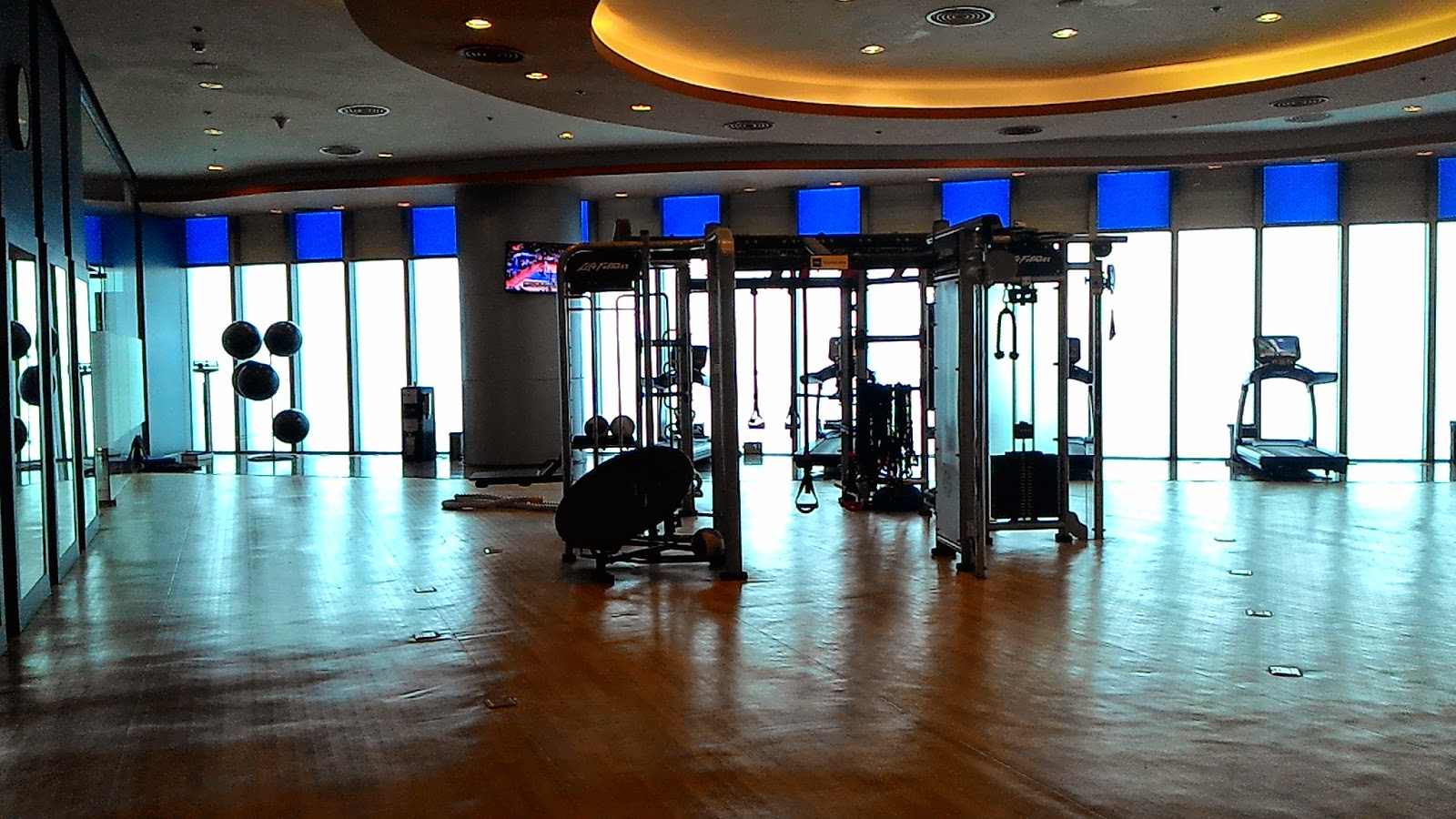 Dubious Lexicon: Inside City Club Makati Alphaland