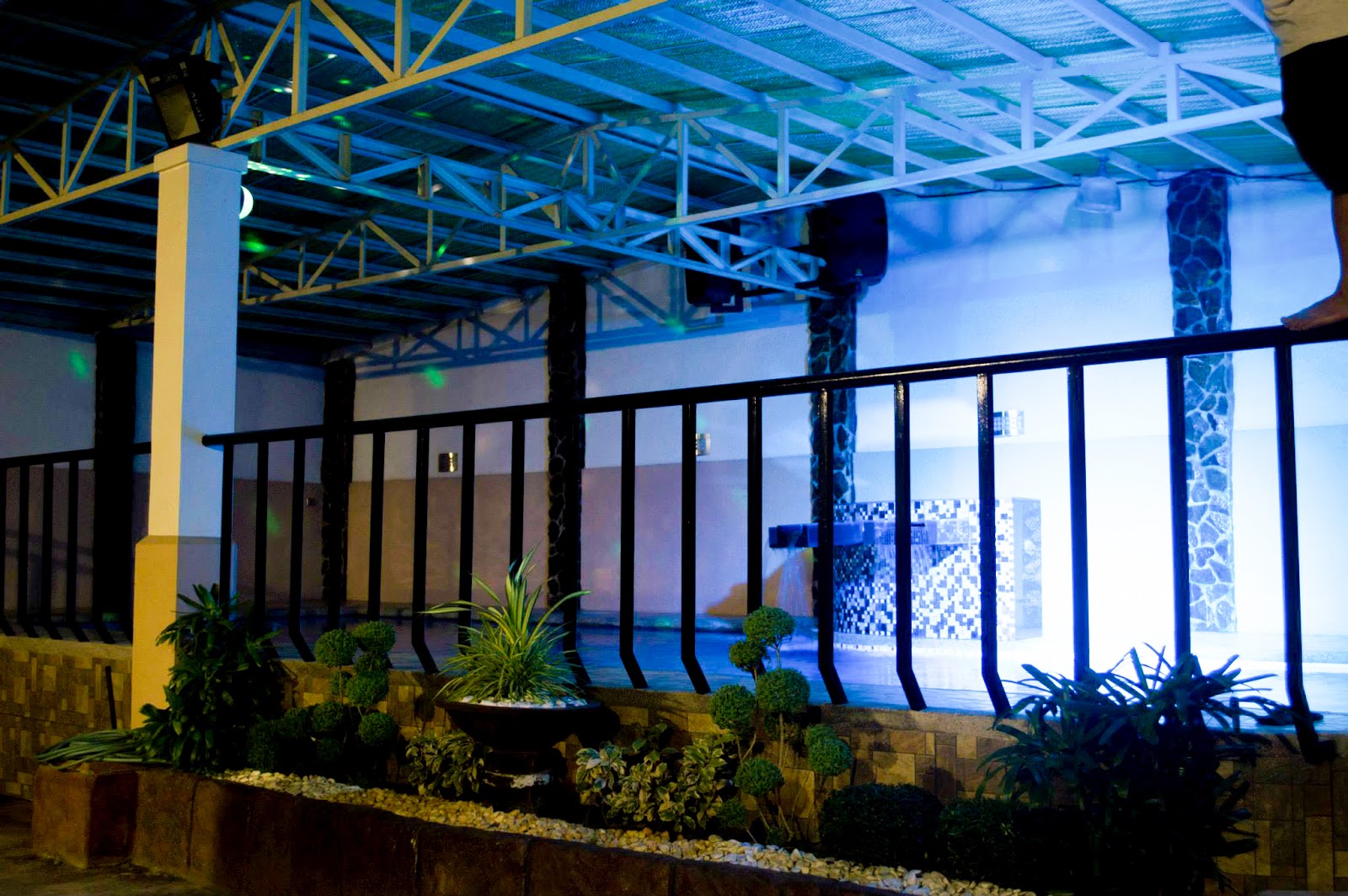 Private Pool in Metro Manila - Lorenzo's Place Valenzuela