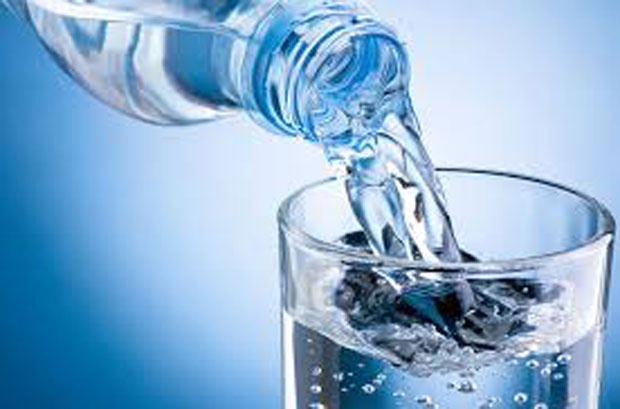 Evo zašto nikako ne biste smeli da popijete čašu hladne vode posle obroka