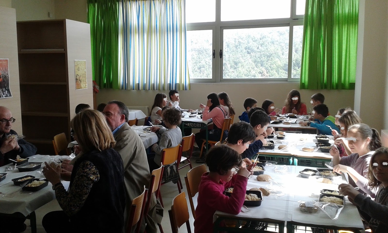8o ΔΗΜΟΤΙΚΟ ΣΧΟΛΕΙΟ ΣΥΚΕΩΝ: ΣΧΟΛΙΚΑ ΓΕΥΜΑΤΑ ΣΤΟ ΣΧΟΛΕΙΟ ΜΑΣ