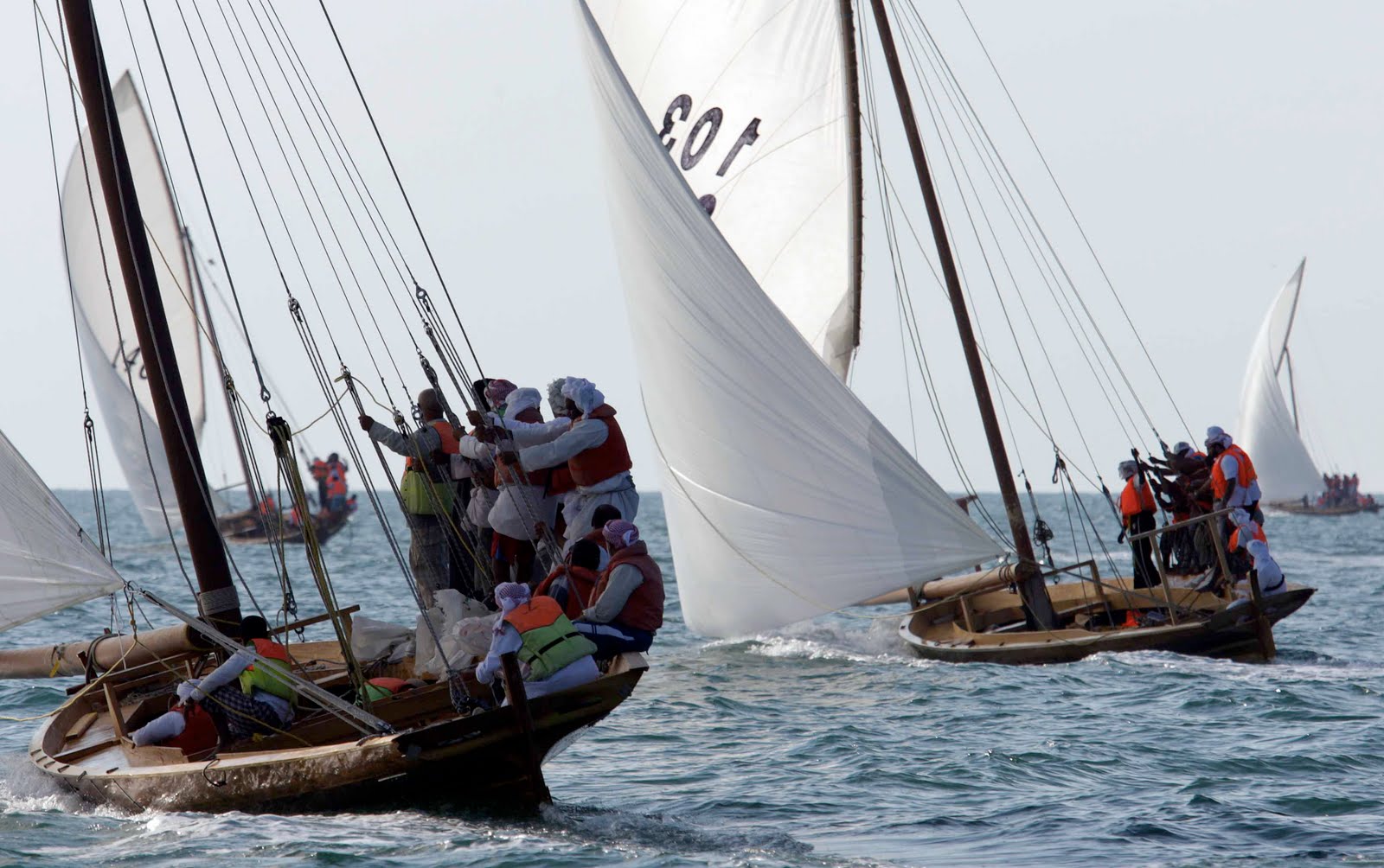 SailRaceWin: Traditional 43ft Sailing Dhow Race Final Round