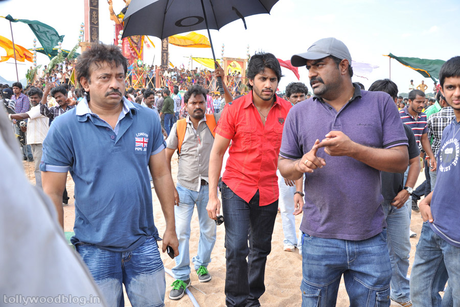 Bezawada Movie Working Stills Photos Gallery