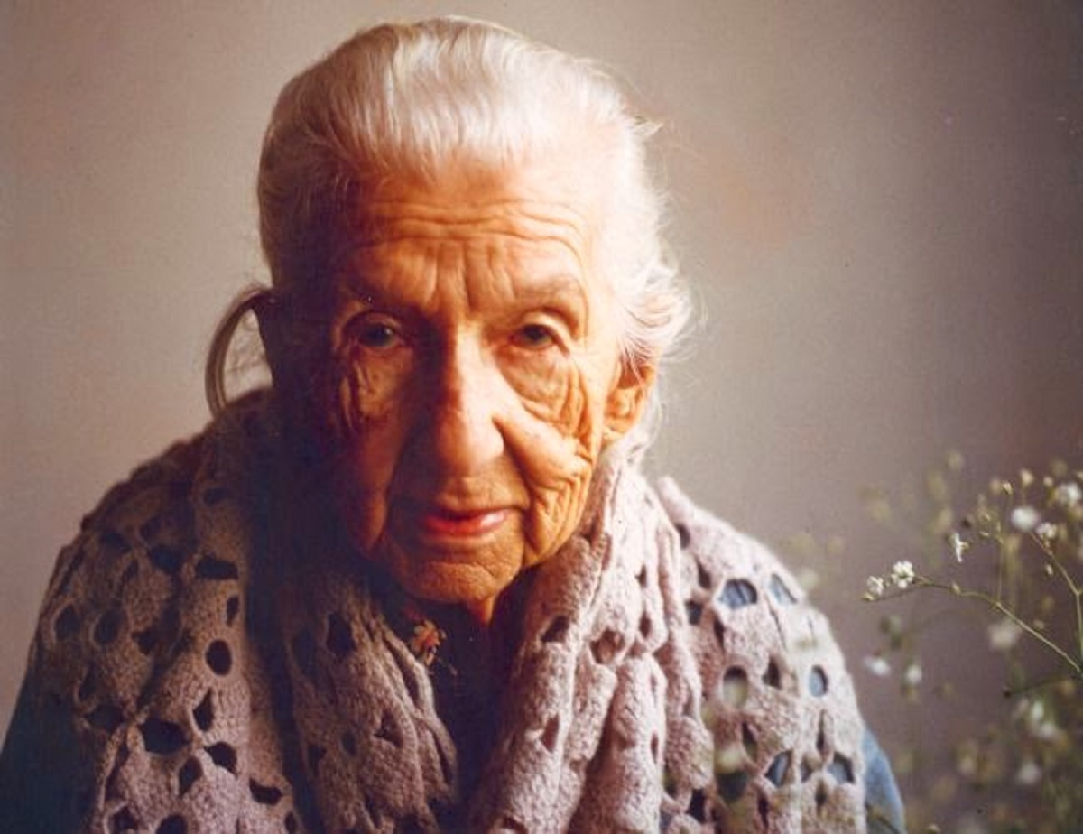 FOCUS PORTAL CULTURAL: TRAILER DO FILME: CORA CORALINA - TODAS AS VIDAS ...