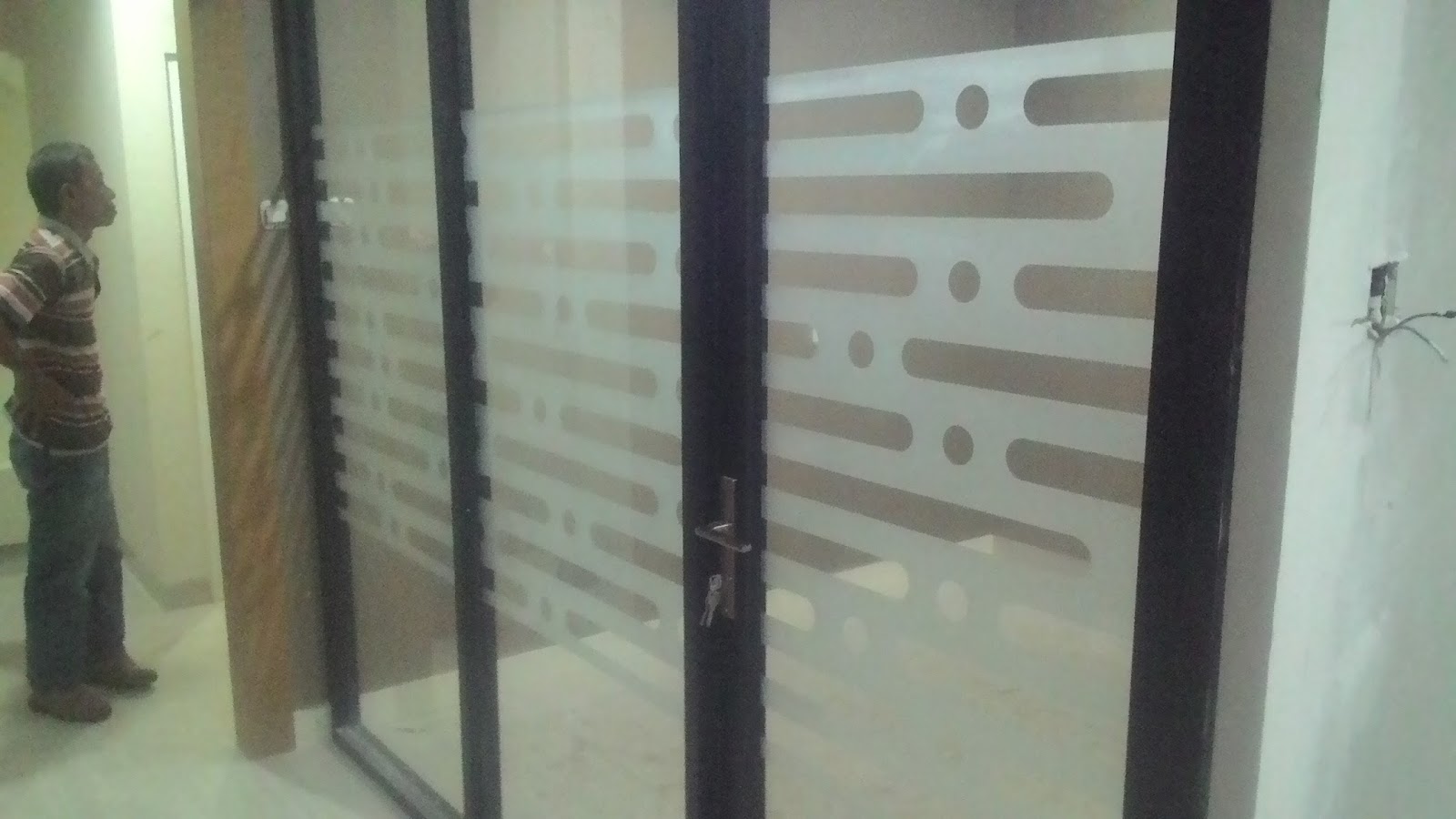 Sticker Kaca Sandblast, Motif atau Polos untuk Kaca Rumah, Kantor, Bank ...