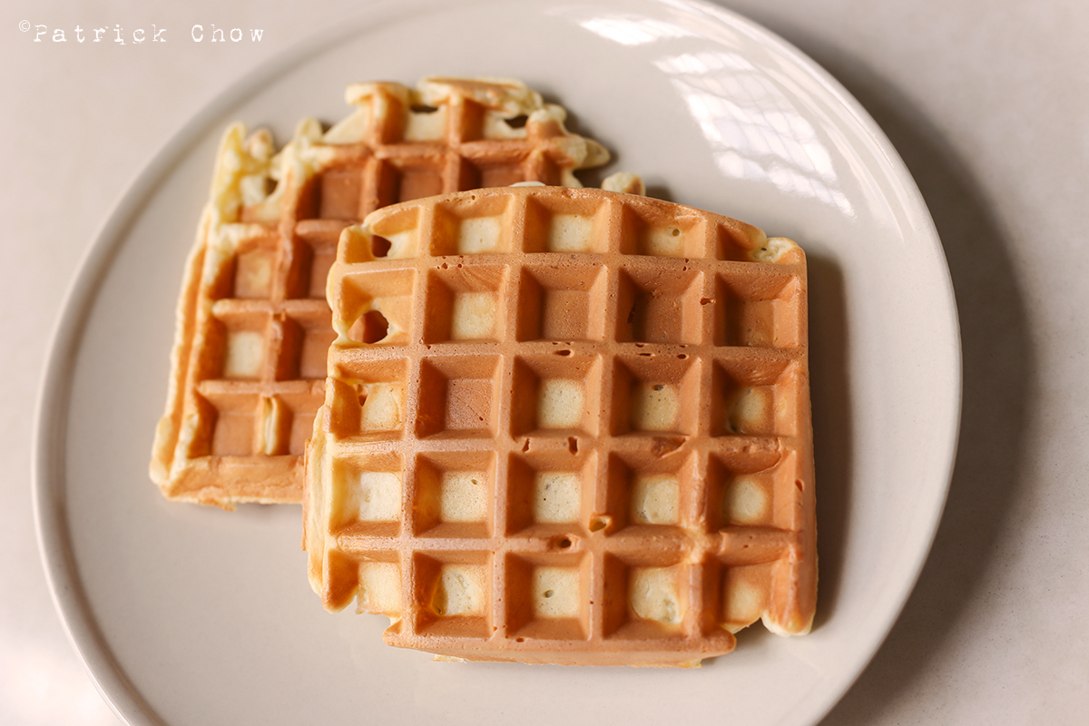 Cook With No Books: Fluffy butter waffles