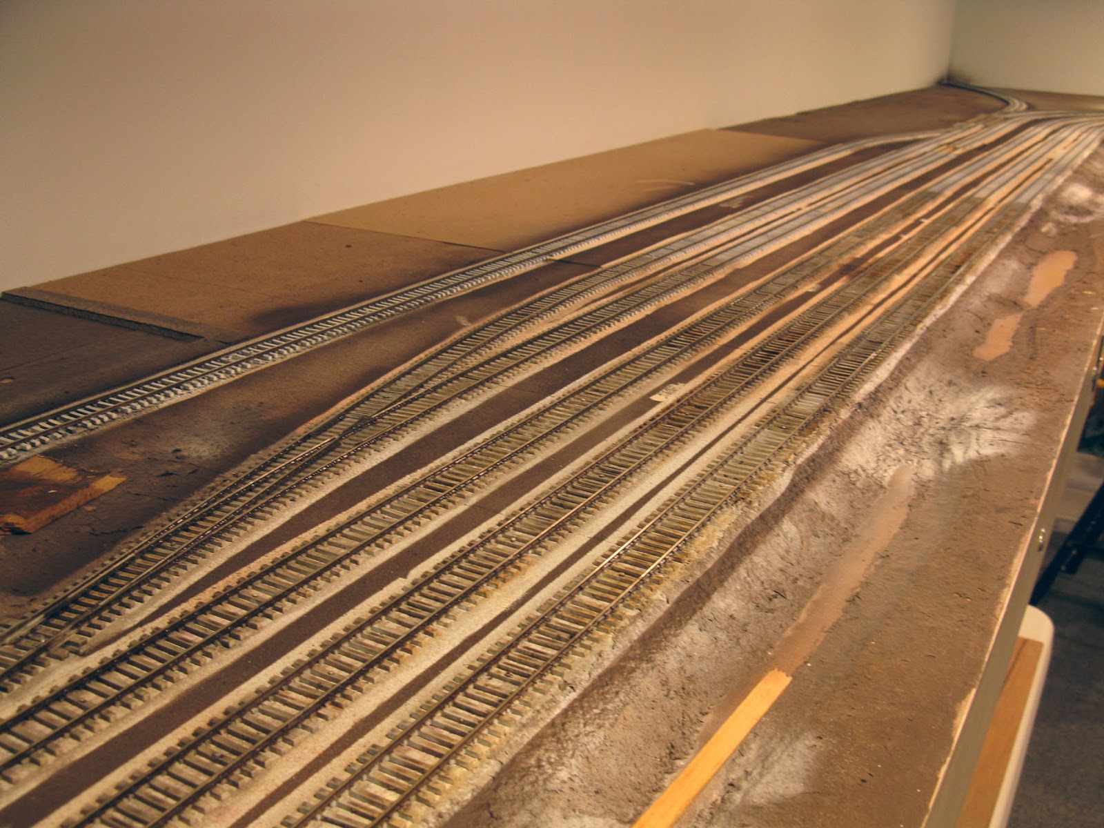 Hedley Junction: Painting and Weathering Track in Villeneuve