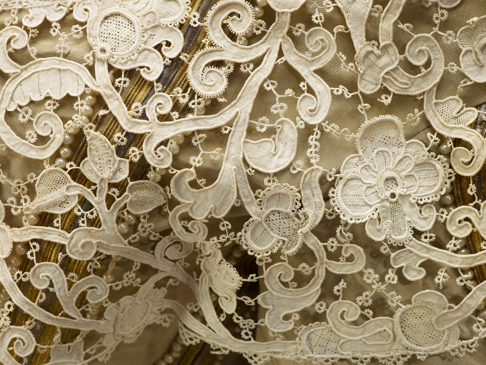 Stalking the Belle Époque: Unusual Artifacts: Queen Victoria’s Costume ...