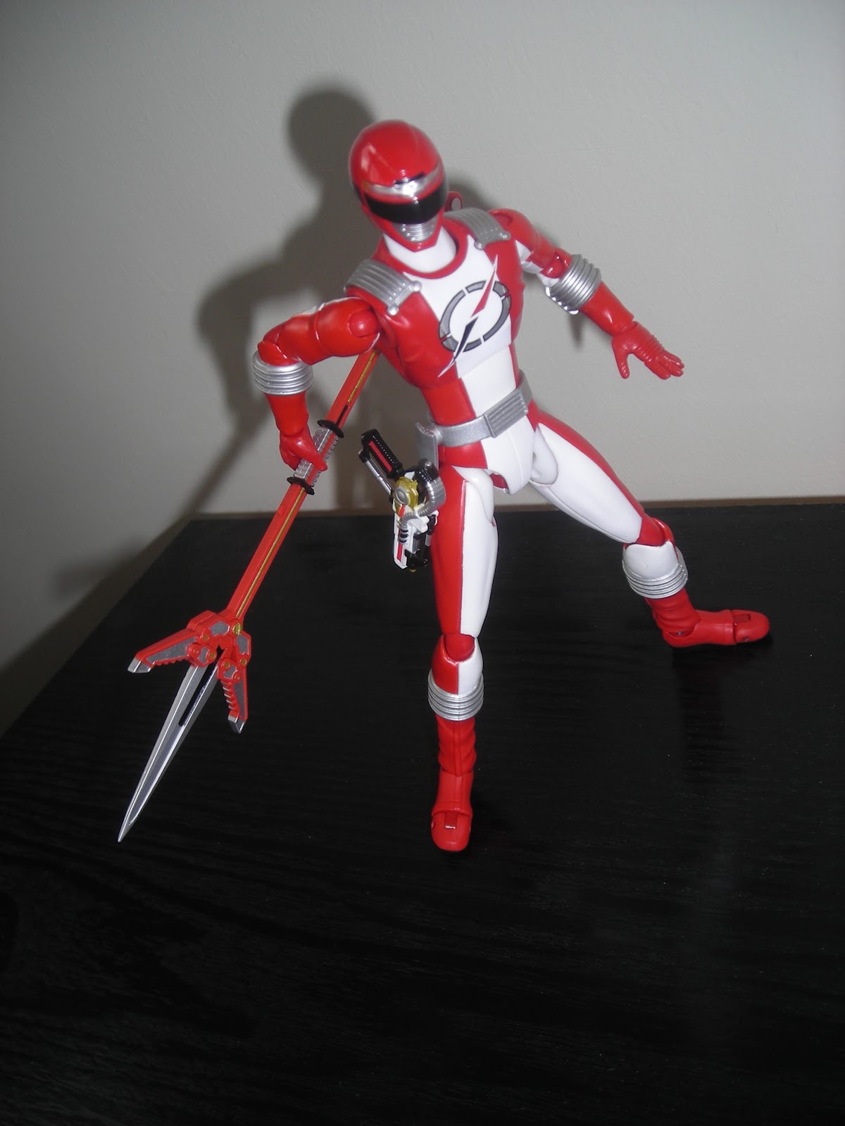 My Shiny Toy Robots: Toybox REVIEW: S.H. Figuarts Bouken Red