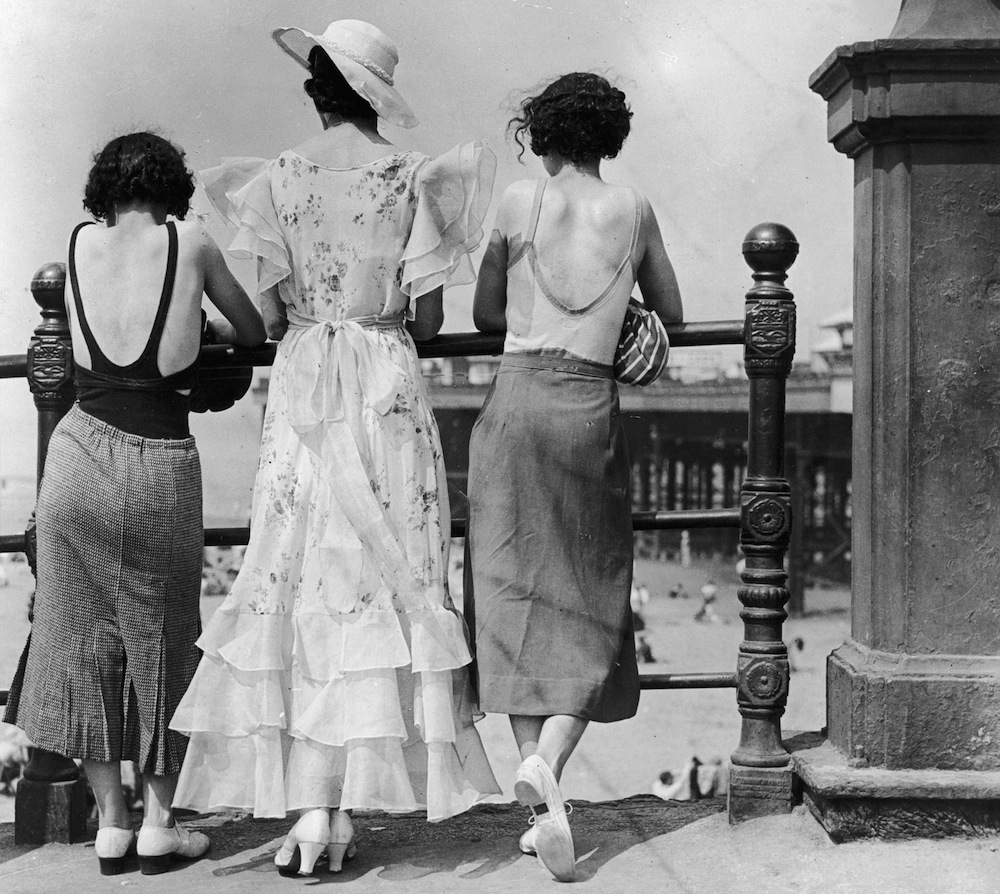 100 Stunning Vintage Photos That Capture Women From Behind Over the ...