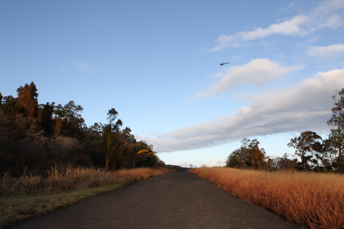 HAWAIIAN LAVA DAILY: Pulama Pali lava flow today ~and~ 2011 lava flow ...