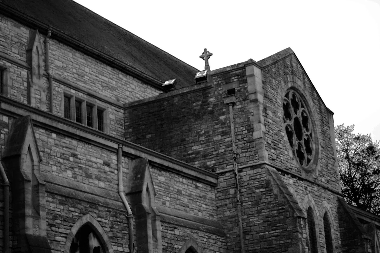 Ohmai Gothic Horror: Gothic Architecture and Atmosphere