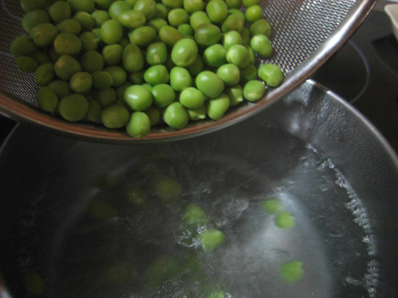 Teacher, Baker, Gourmet Meal Maker: Freezing Fresh Sweet Peas