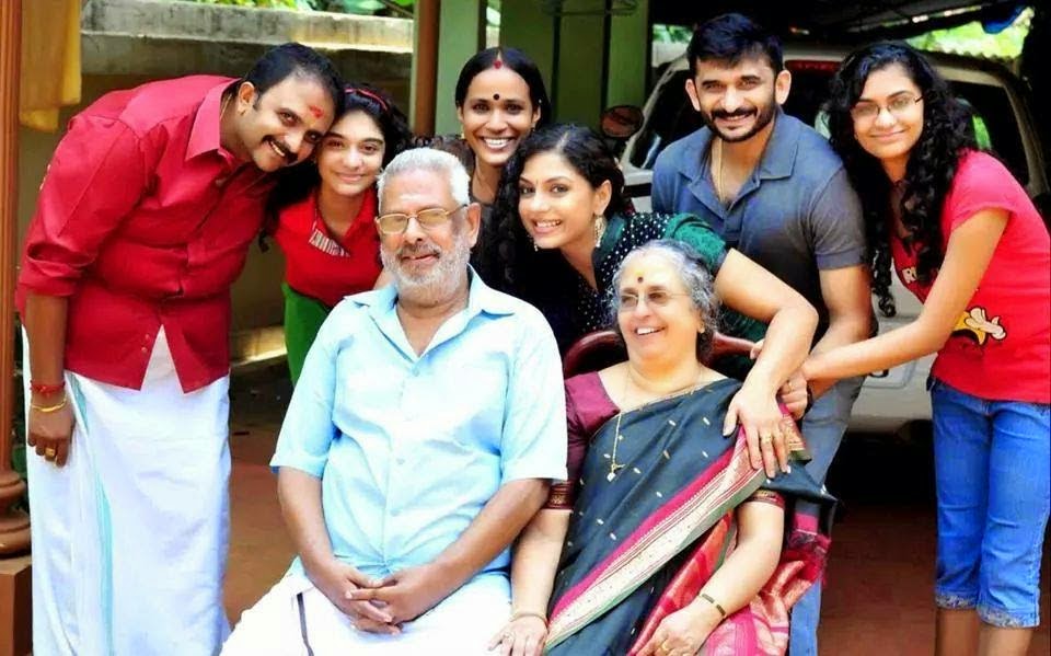 Cinema Live Today: Prof: Jayanthi With Family (ASHA SHARATH FAMILY PHOTOS)