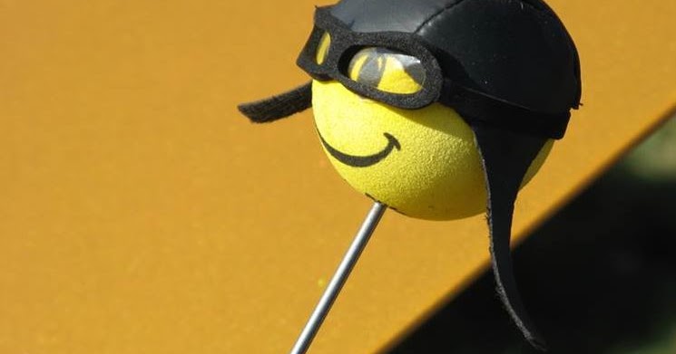 Just A Car Guy: ever notice that no one has antenna balls anymore?