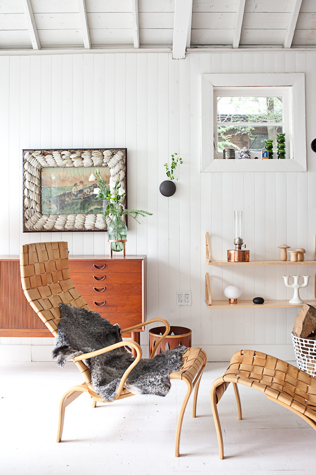 my scandinavian home: An idyllic white and wood Scandinavian style cabin