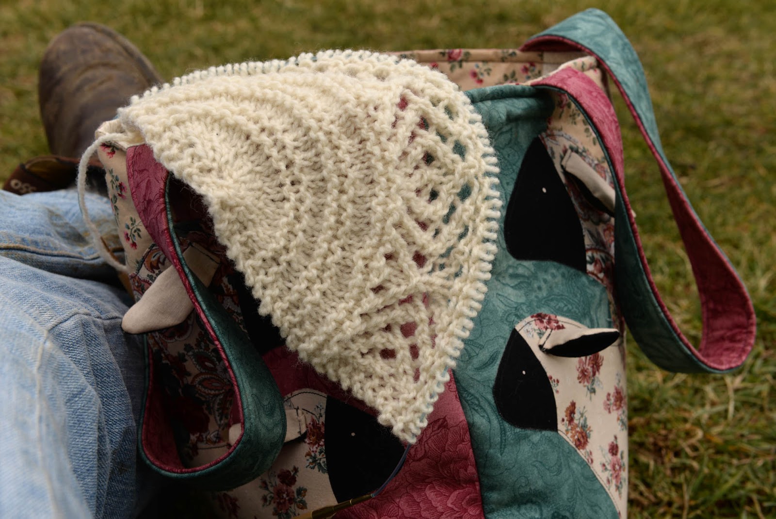 Punkin's Patch: Yarn Along - The Knitting Bag Of Horrors