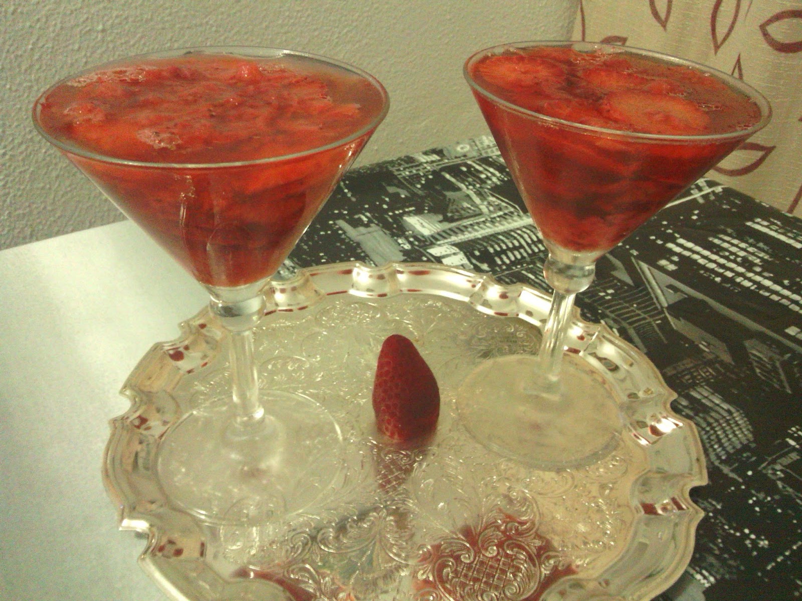 Cóctel de fresas con gelatina