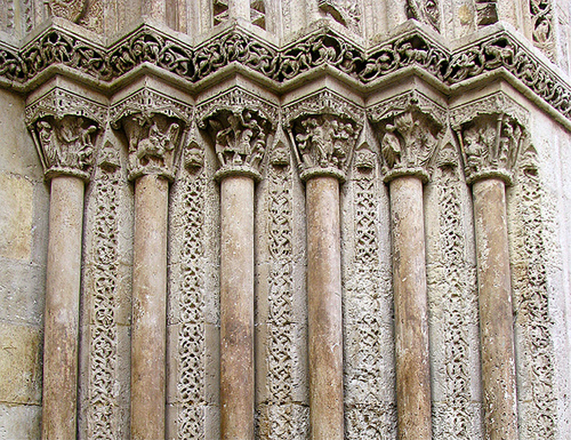 Baúl de Chity: LOS CAPITELES