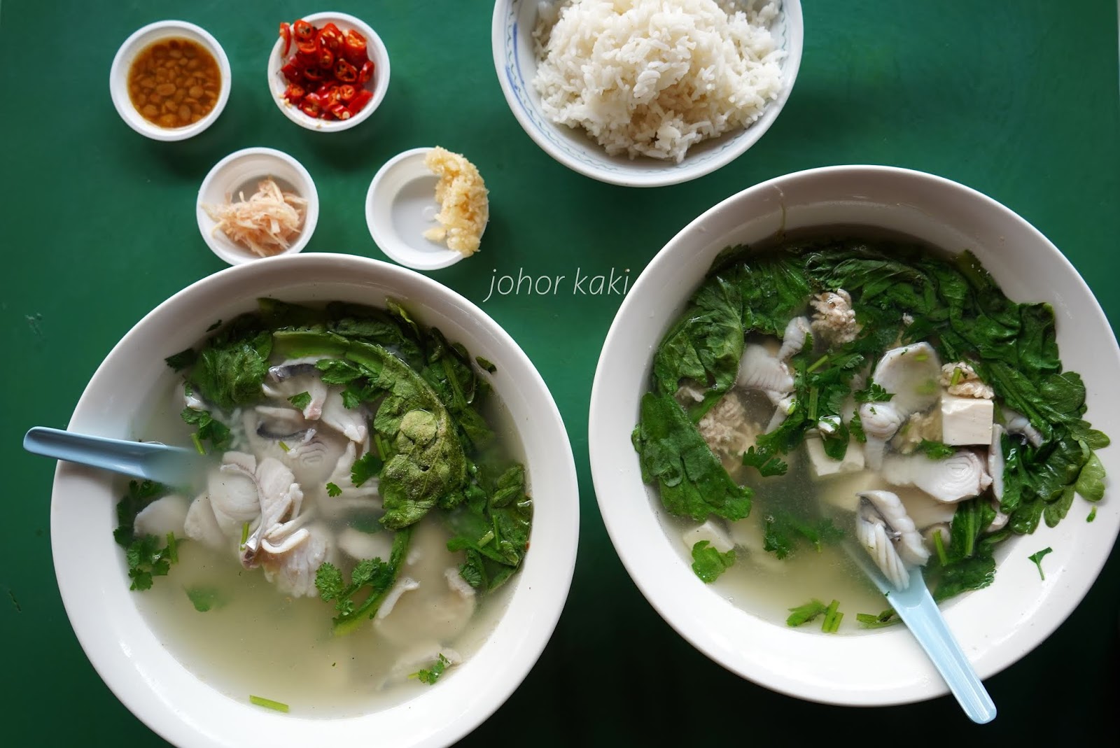 Which is the Most Popular Fish Soup Stall @ Maxwell Food Centre? Yi Jia ...