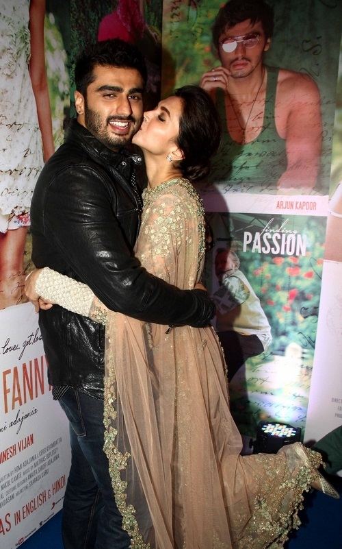 Deepika Padukone Hot Navel Hip Stills In Pink Saree - Glamorous Indian ...