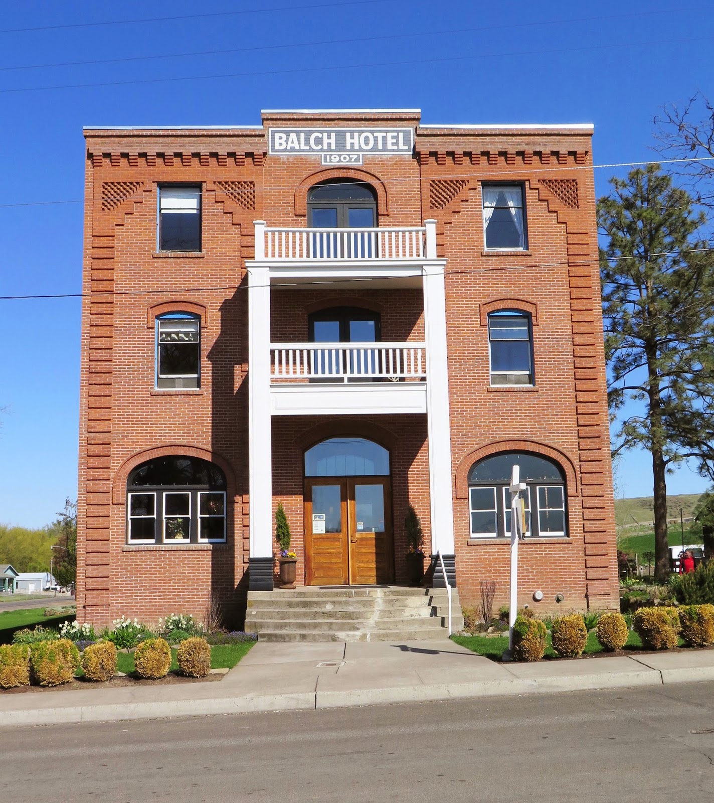 Venture Out: The Historic Balch Hotel: Dufur OR