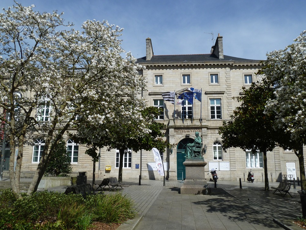 BRETAGNE - Finistère 29: QUIMPER - Place St-Corentin, le Musée des ...