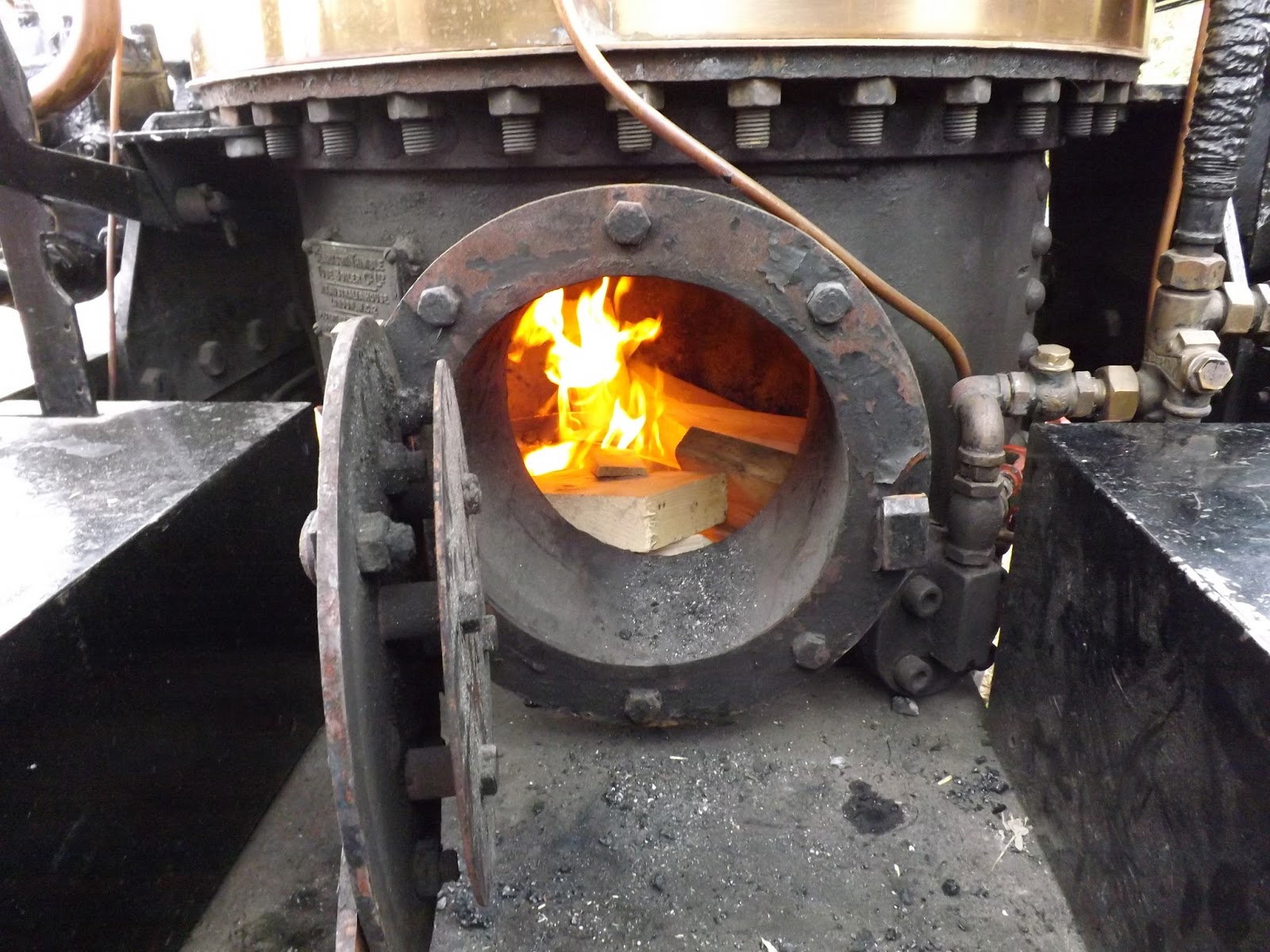 Sam's World: Welland Steam Rally: Road Making With "Howard"...