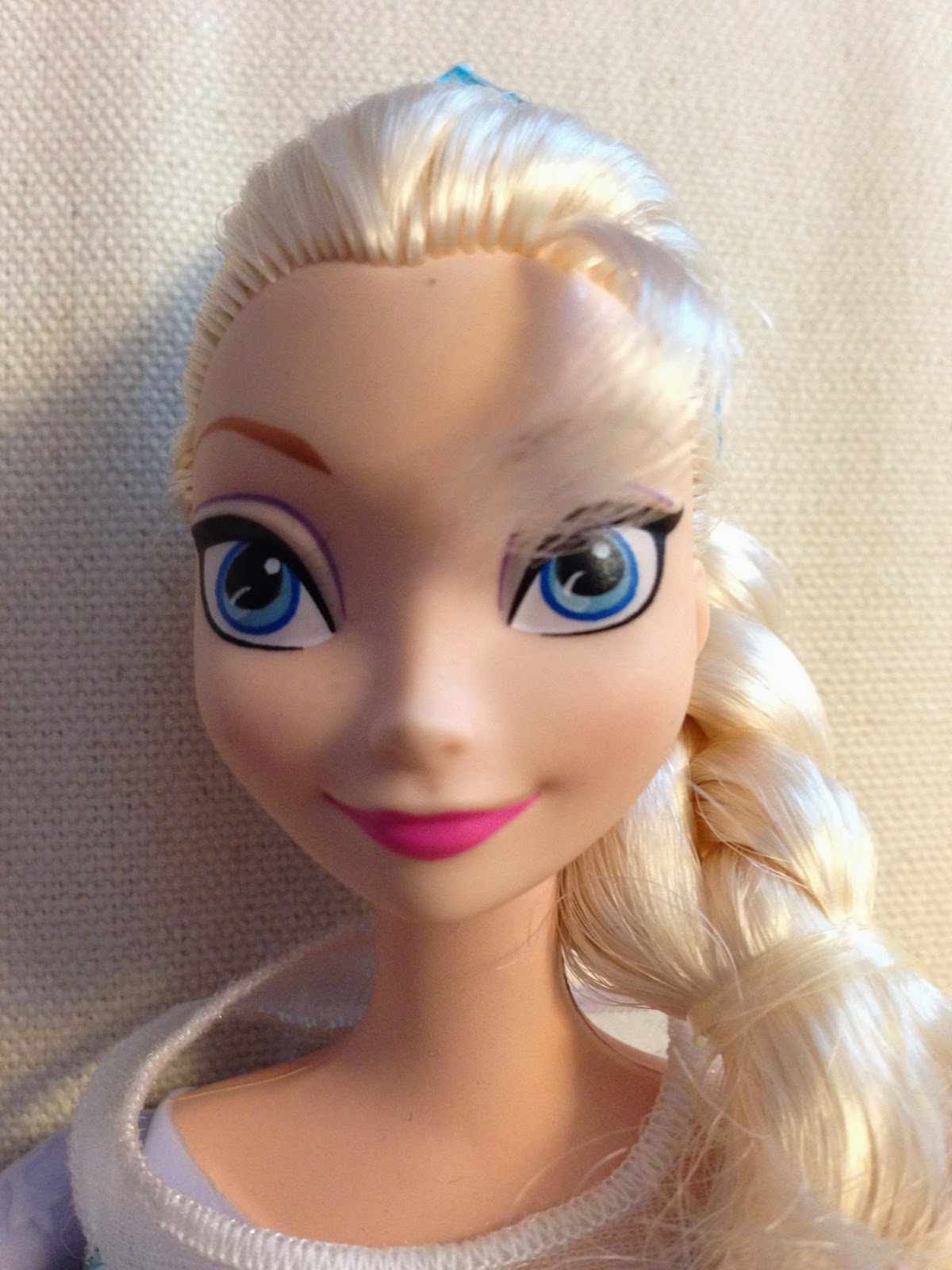 Cute and Cool Today: Mattel Anna and Elsa doll review!