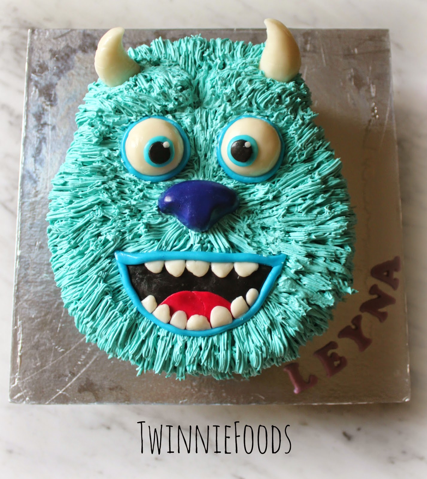 SULLY CAKE - TwinnieFoods