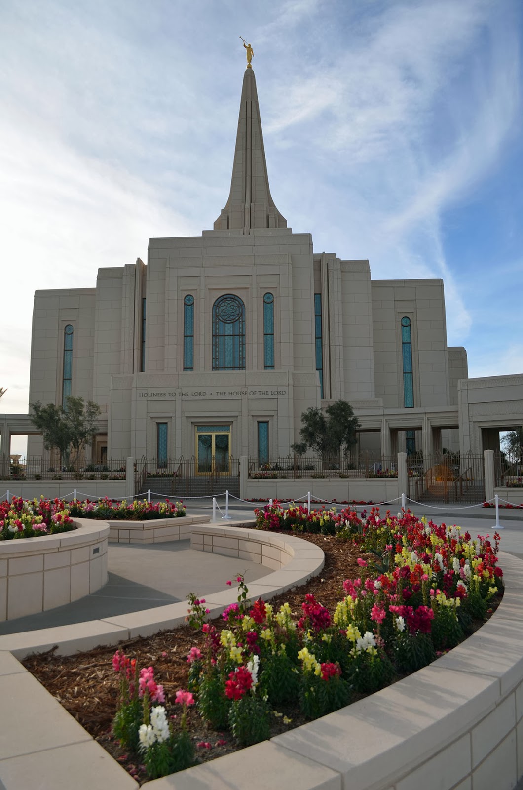 TravlinmanBlog: Welcome To The Temple - Gilbert Arizona LDS Temple