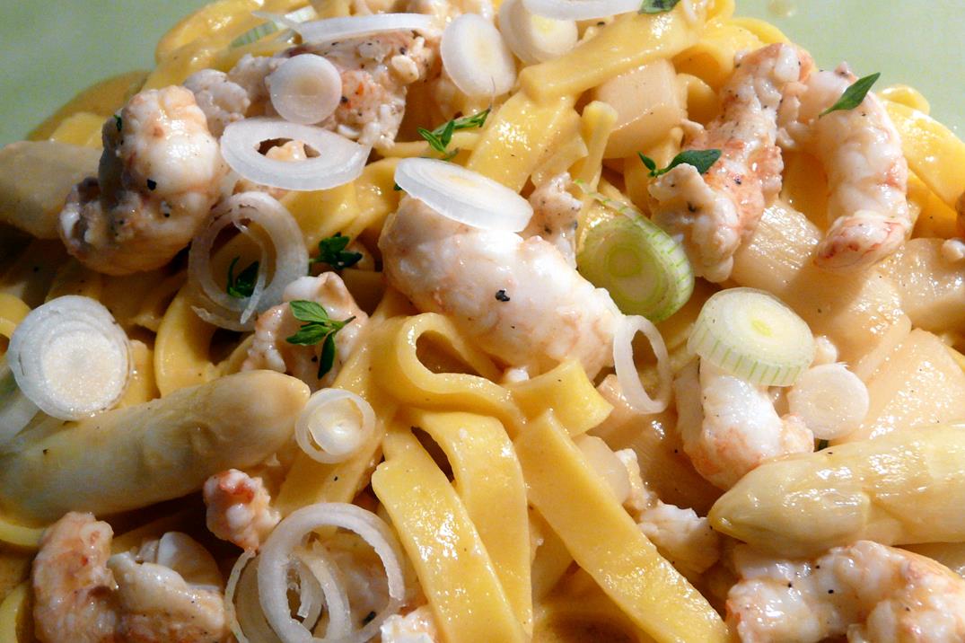 Kulinarische Welten zu Fisch- und Meeresfrucht: Spargelpasta mit ...