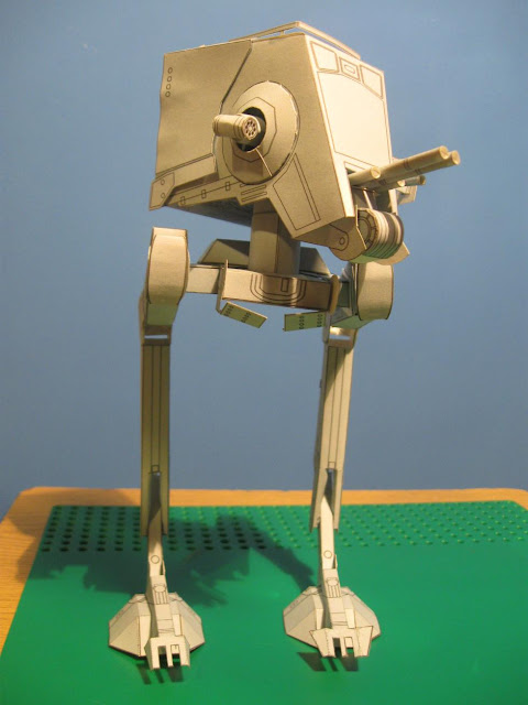 AT-ST - dwunożny łazik zwiadowców Imperium - kartonowo