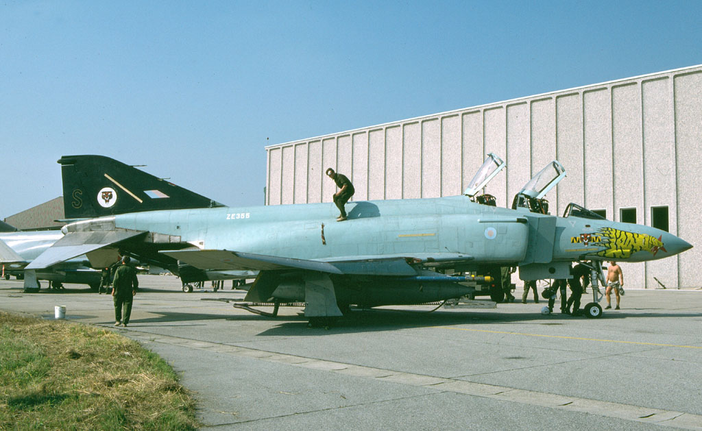 Jet & Prop by FalkeEins: British Phantoms - F-4 Phantom II in RAF & FAA ...