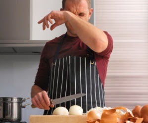 TU SALUD: ¿Por qué la cebolla nos hace llorar? Y Truco para no llorar ...