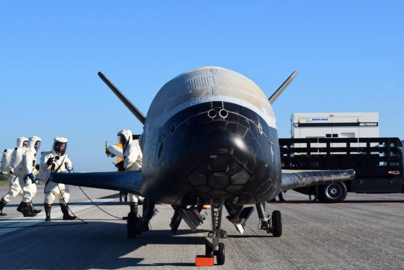 SpaceRubble: Surprise! Military shuttle X-37B lands at KSC
