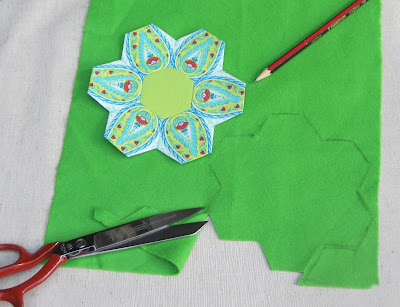 The House on the Side of the Hill: A Free Pattern - Hexie Flower Coasters