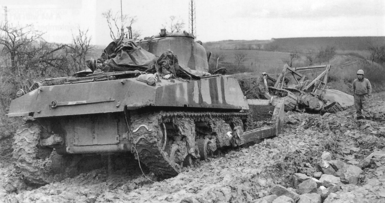 Panzerserra Bunker- Military Scale Models in 1/35 scale: M4A3 Sherman ...