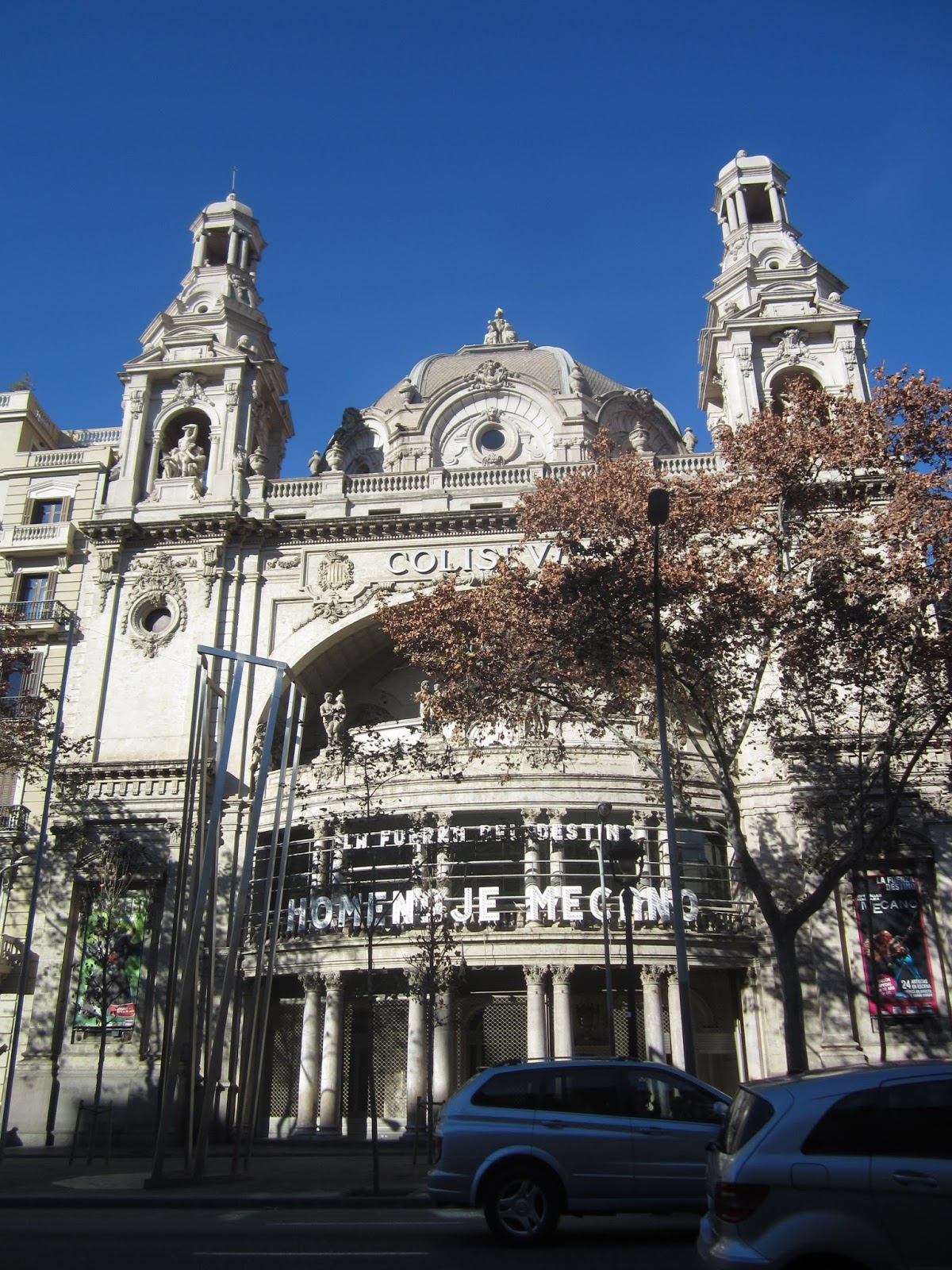 Redescubriendo Barcelona y más allá: 30/12/2015 El Coliseum I: Exterior