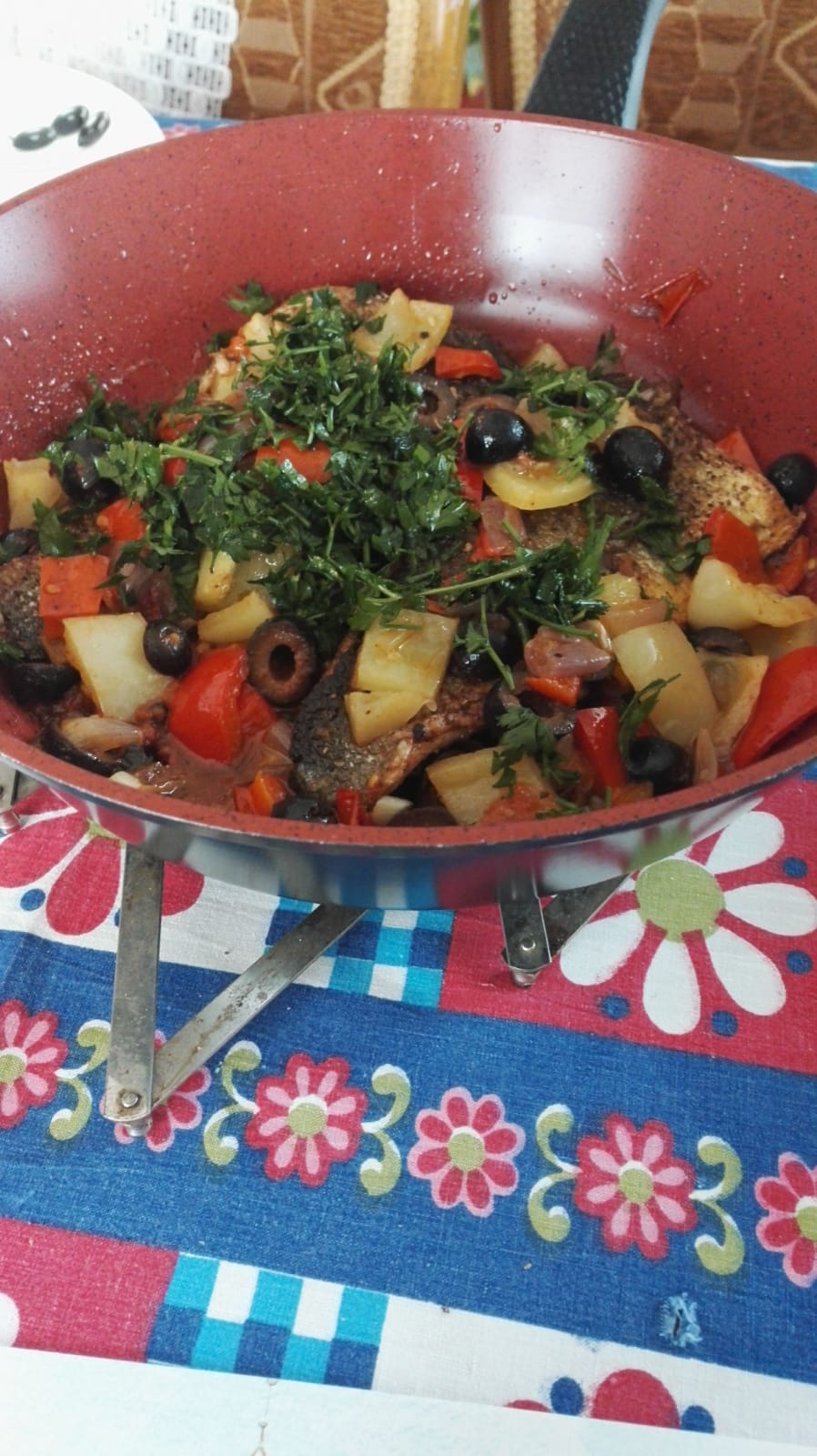 Pește Wild Sea Bass (biban de mare salbatic) gatit la tigaie a la ...