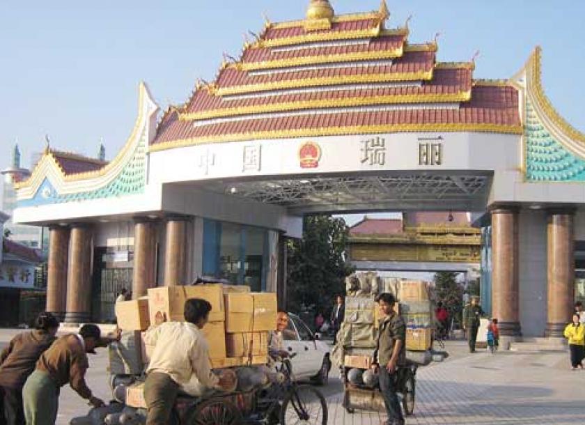 13.05.2561 The border gate between Muse,Myanmar and Ruili, China ...
