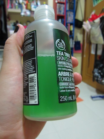 The Blackmentos Beauty Box: Review: The Body Shop Tea Tree Toner! (photos!)