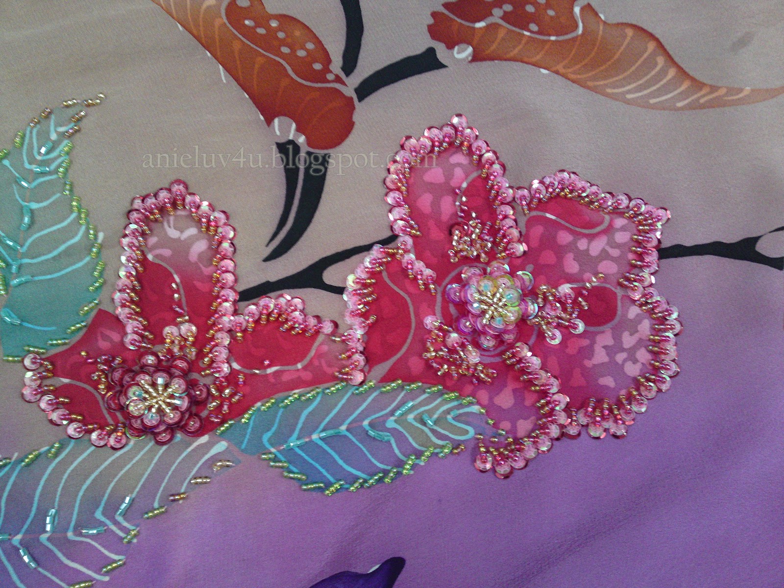 Sulaman manik dan labuci di batik crepe ~ Seindah Biasa