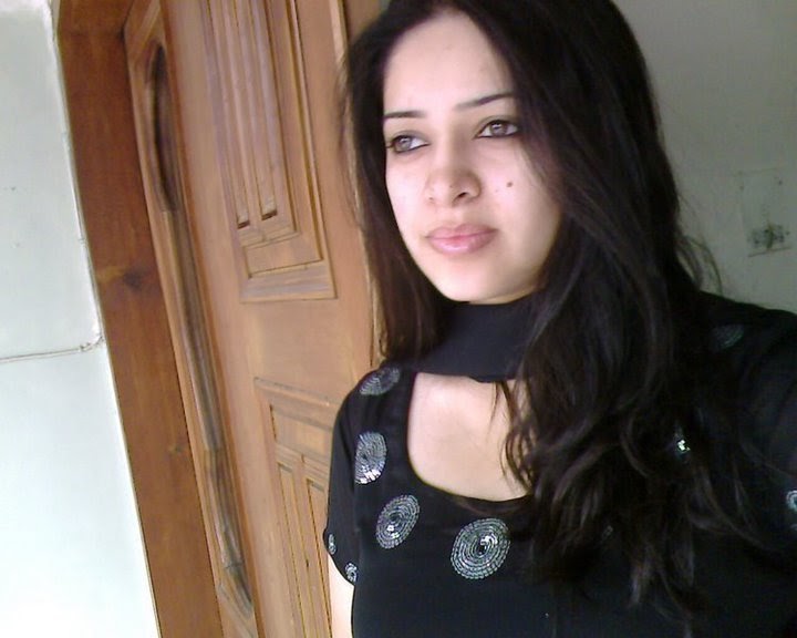 Aliya Khan Sexy Pakistani Girl Mobile Number And Facebook Profile