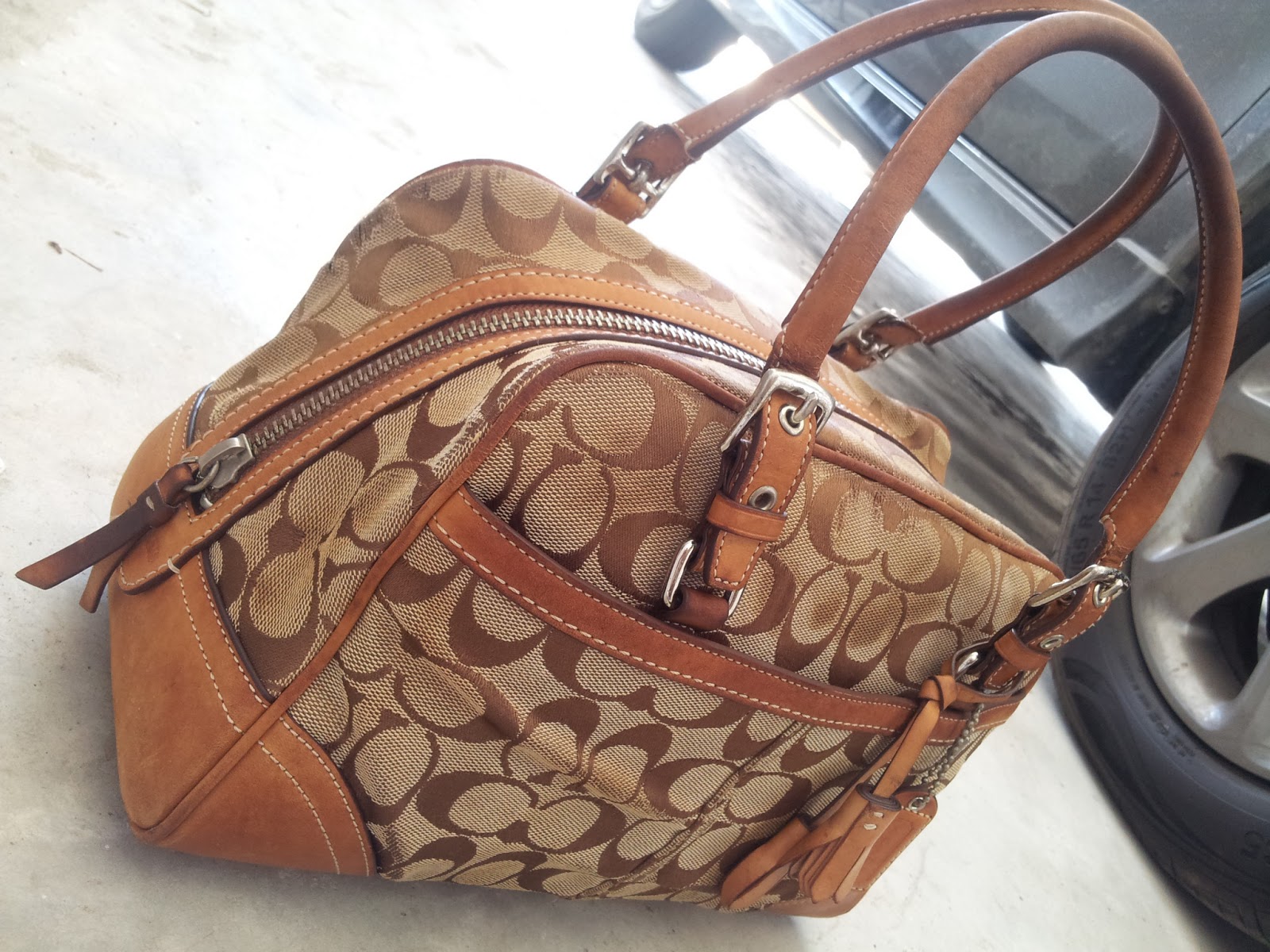 pArT tiMe bUnDLe: Authentic Coach Monogram Hand Carry Bag (SOLD)