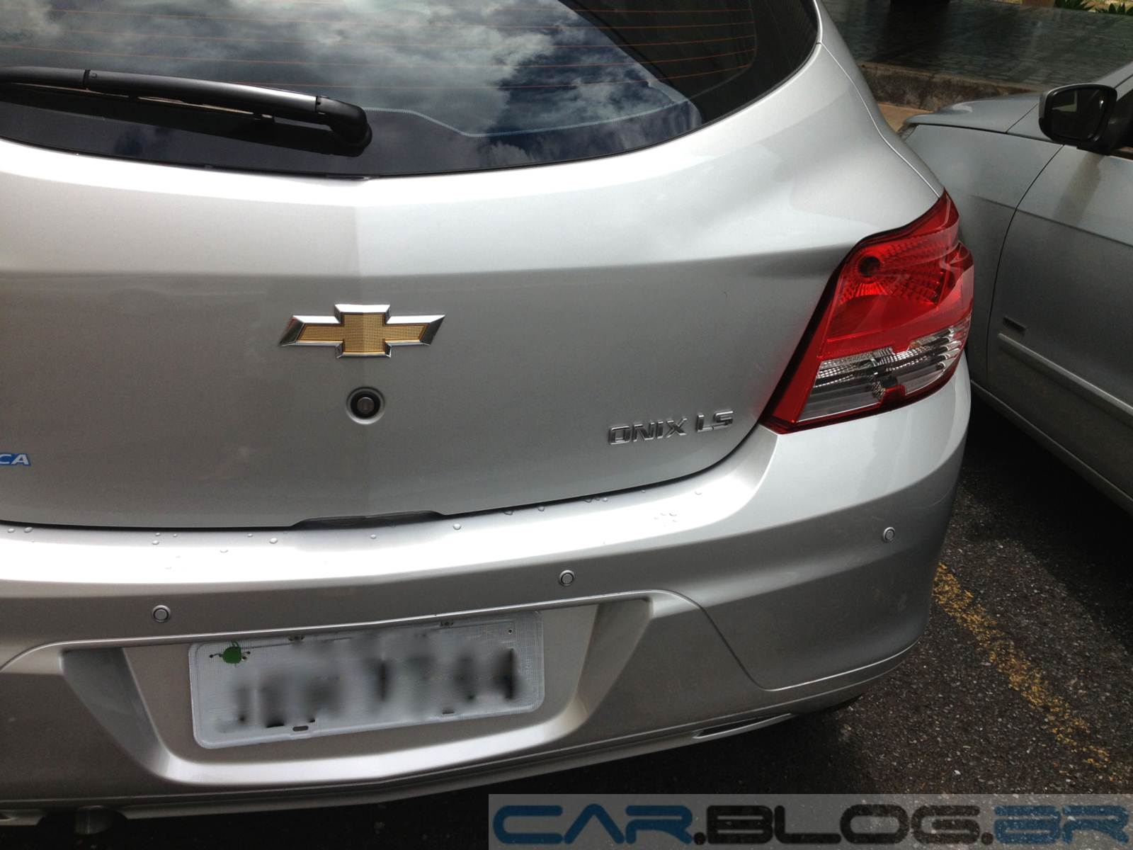 Chevrolet Onix LS 1.0: fotos, preço, consumo e especificações