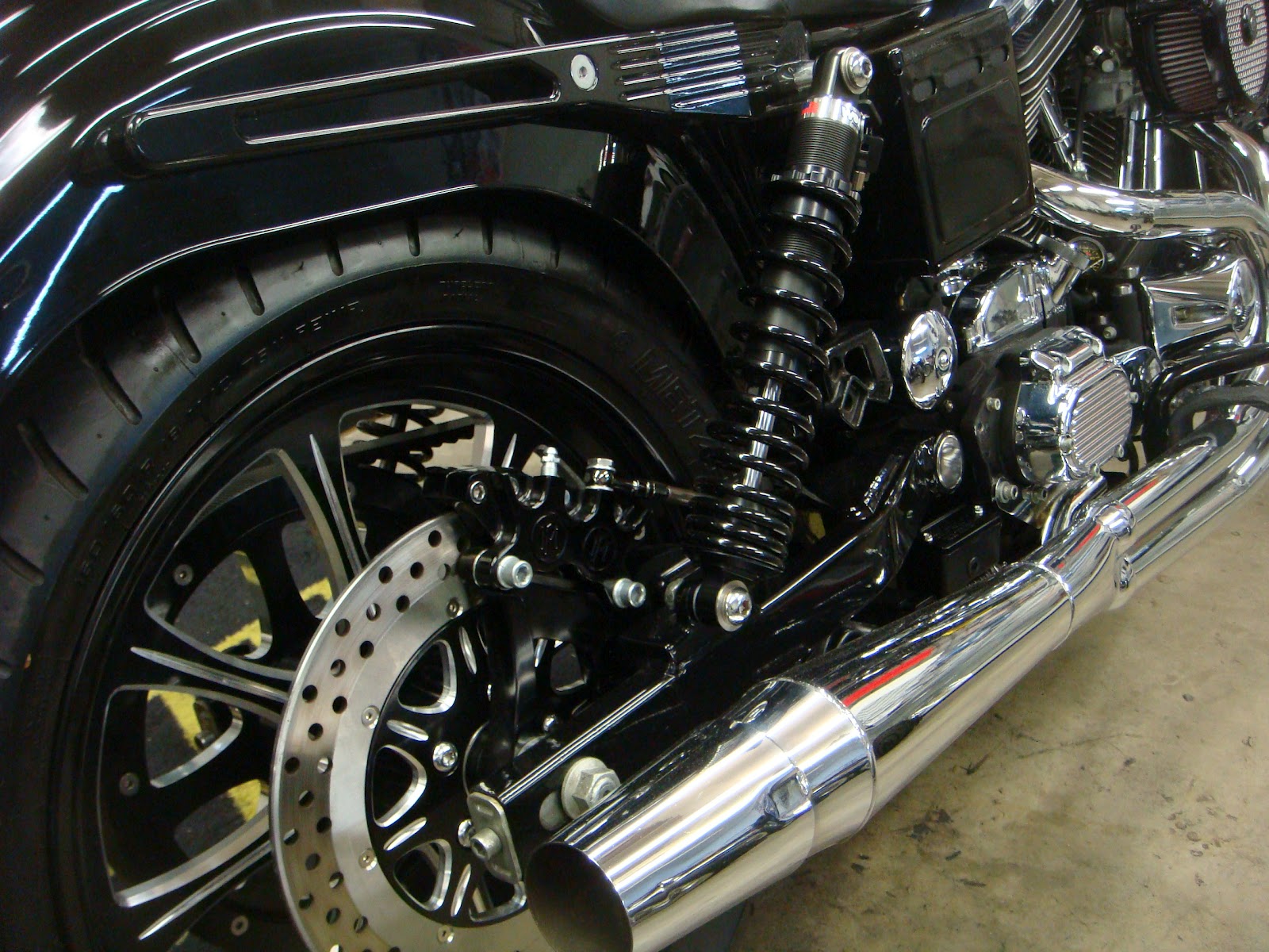 MOTOMO: Harley Davidson Dyna Face Lift Pt.2