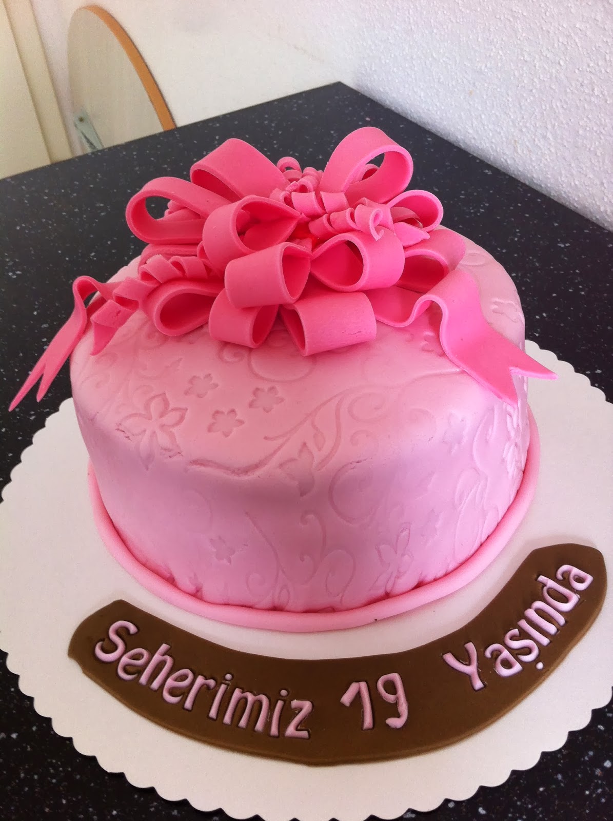 Kurdeleli Dogum Gunu Pastasi