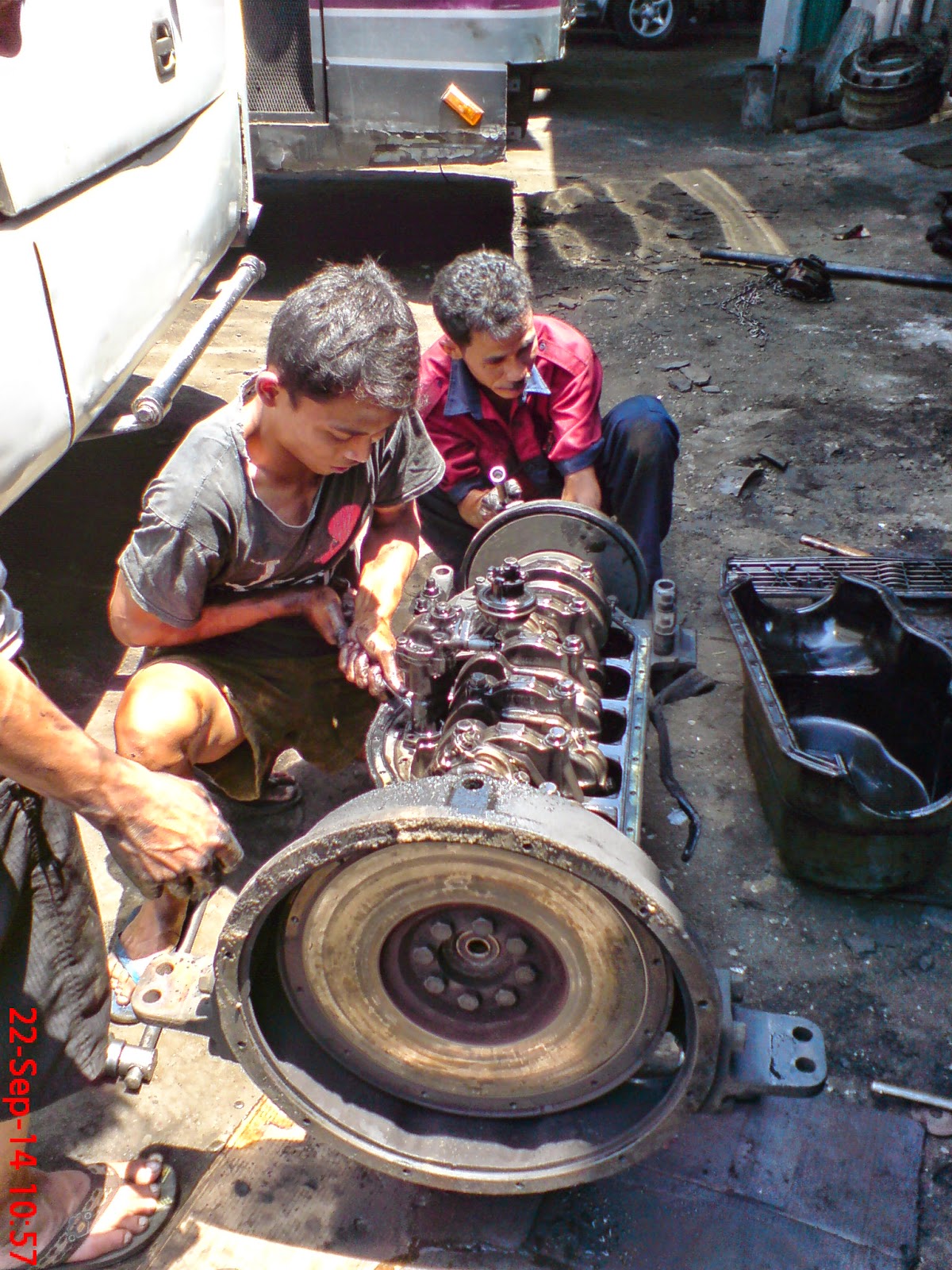 Perawatan Dan Perbaikan Mesin Bus Mercedes Benz OM366 PO Prayogo 95CE