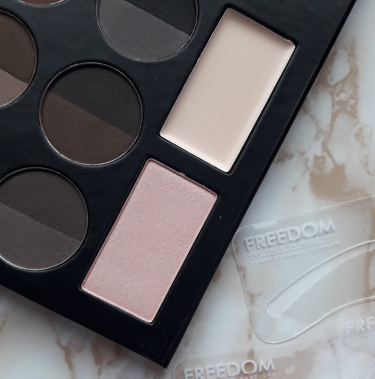 Freedom PRO HD Brow palette - Beauty With En
