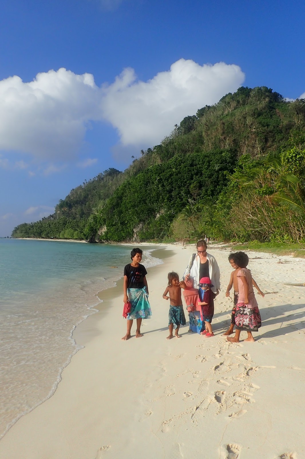 SV FLUENTA : To Tikopia - In Photos